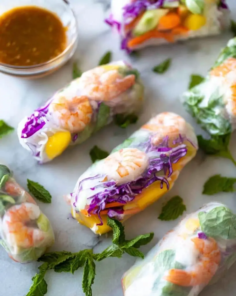 Fresh Spring Rolls with Peanut Sauce: Delicious & Vibrant